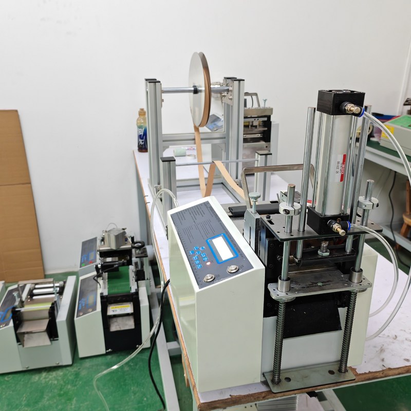 RS-CX100 Automatic Webbing Satin Ribbon Cutting Machine With Pinked ...