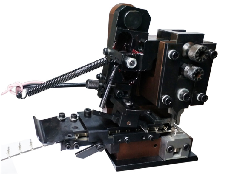 Side-Feed Terminal Crimp Applicator